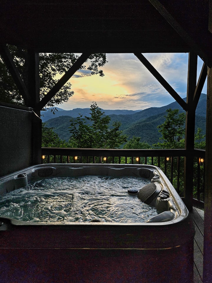 Log Cabin In Smoky Mountains W/ View & Hot Tub 🌄 - Maggie Valley, NC