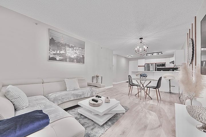 Bright & Elegant Retreat - Edmonton