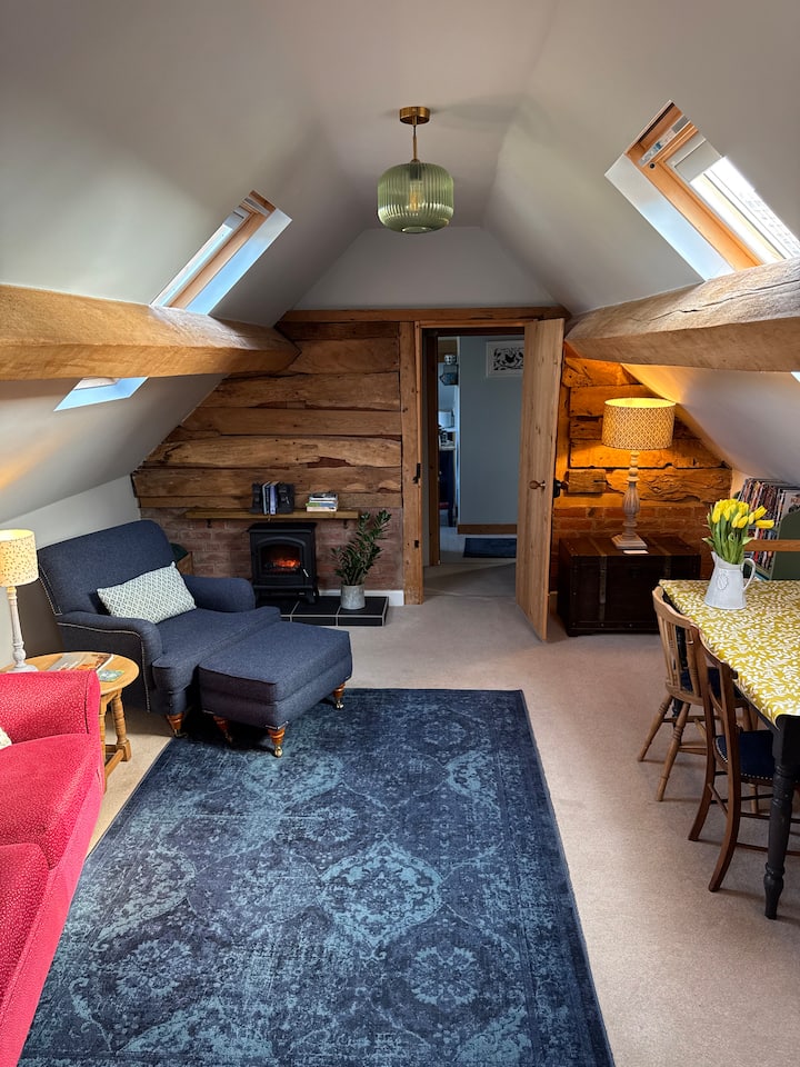 New House Farm (Newes Barn) - Bromsgrove