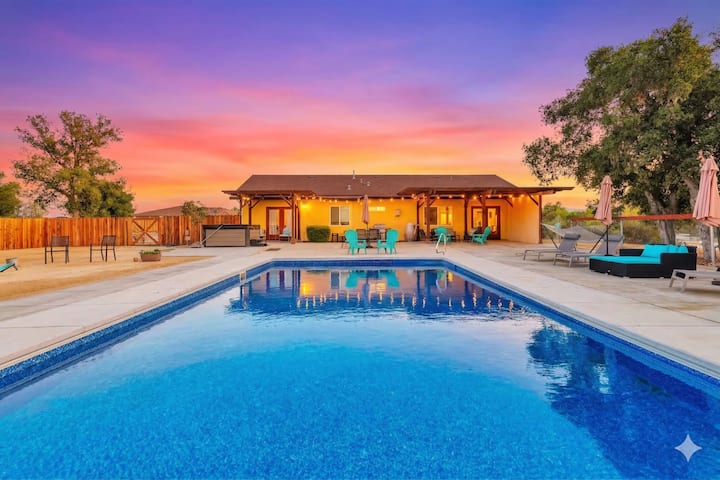 King Beds + Hot Tub • Cozy Wine Getaway - Atascadero, CA