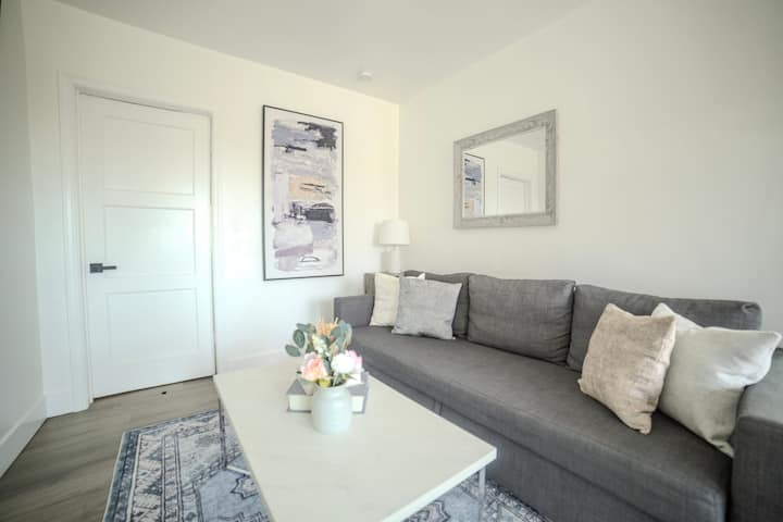 Newly Upgraded Apt In Dt / Sleeps 4 W/ Ac/heater - Azalea - Hollywood Park - San Diego