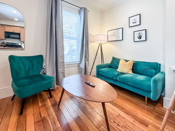 (S-p1) 2 Bedroom, Clean & Cozy! Porter Sq! - Boston, MA