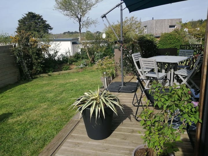 Cottage Chaleureux
à 10mn à Pieds De La Plage. - Locquirec