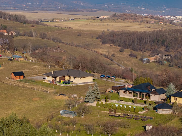 Priestranný Bungalov Na Lazoch S Výhľadom Na Les. - Slovakia