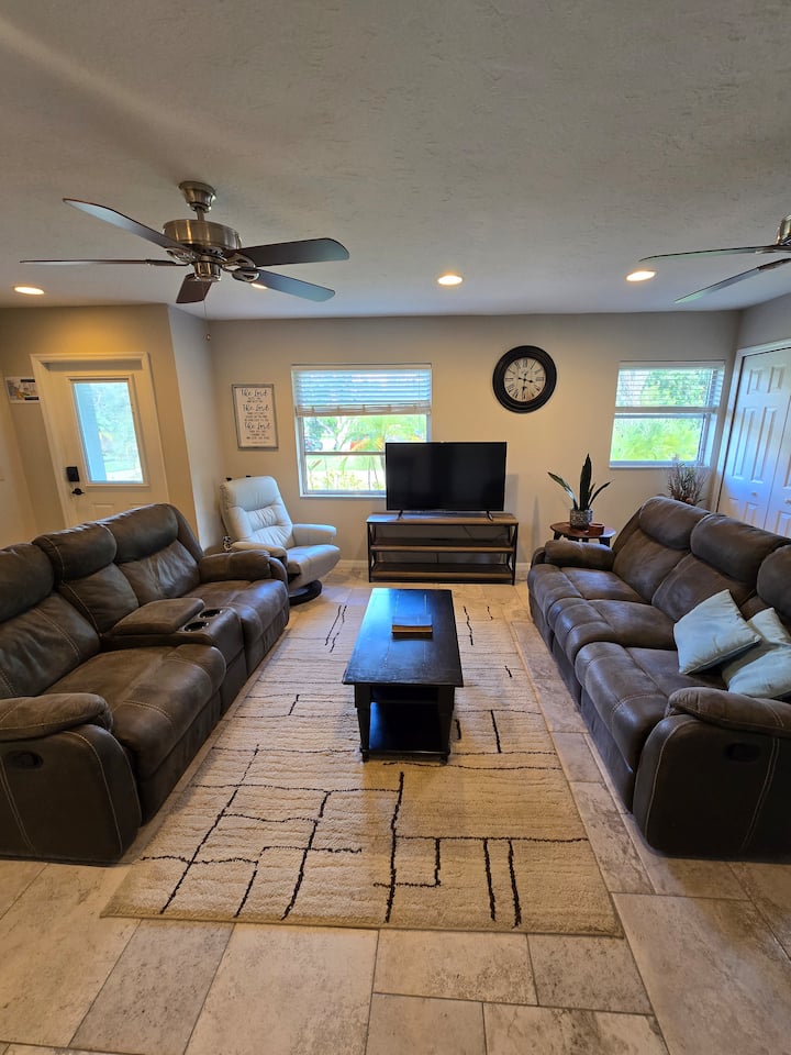 Pinecraft Point Near Srq Downtown & Beaches - Sarasota, FL