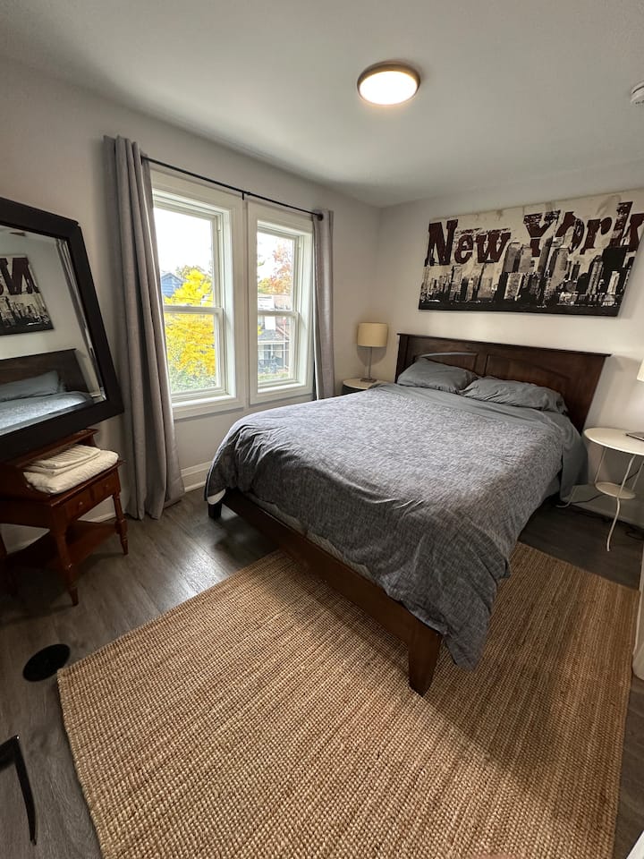 Bright And Beautiful Modern 1-bed Private Flat - Toronto