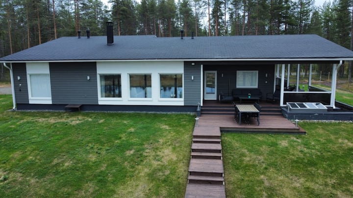 Talo/huvila Luonnonkeskellä Lähellä Palveluja - Finland