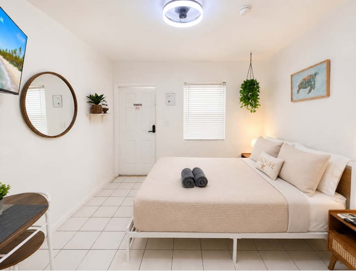 Southwinds #8 For 2, Steps To Beach & Boardwalk - North Miami Beach