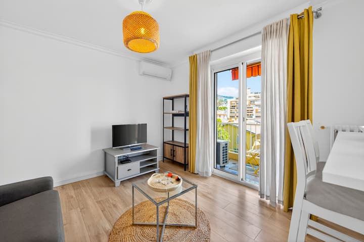Menton: Superbe Appartement. Au Calme. - 芒通