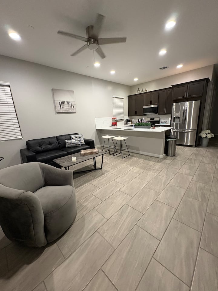 Lovely 1 Bedroom, Full Kitchen, Laundry And Garage - Mesa