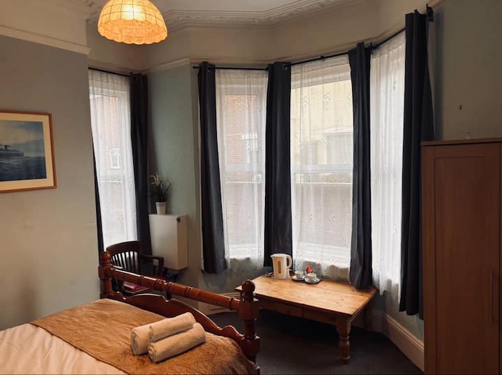 Charming Room, 8 Mins Away Port Of Southampton - Southampton