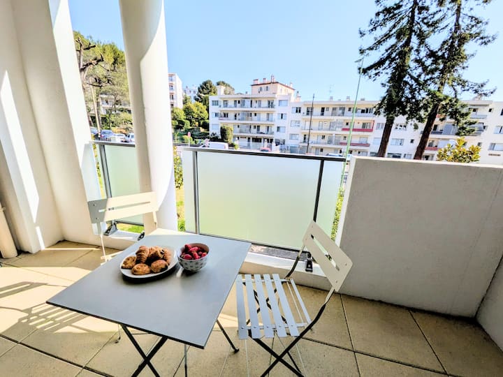 Parenthèse Ensoleillée 3p Cosy + Balcon & Parking - Le Cannet