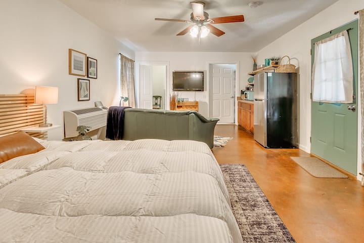 Alley Nest, Efficiency With Alley Access. - Norman, OK