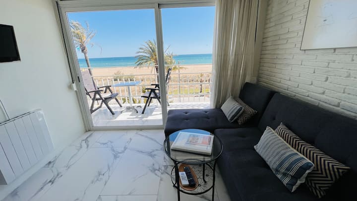 Apt.7 Beachfront + Balcony With View By Barcelona - Casteldefels