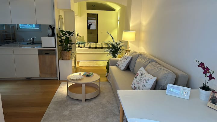 Light Courtyard Sleep Oasis - München