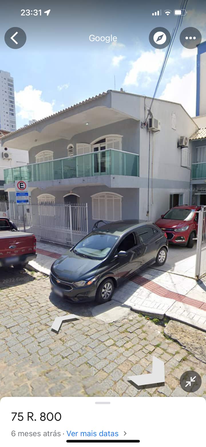 Centro Para 17 Pessoas / 3 Vagas / Piscina /Bilhar - Balneário Camboriú