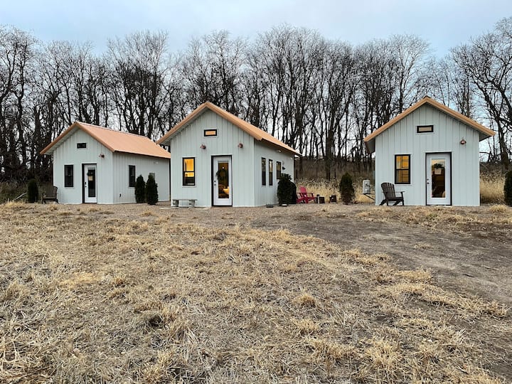 Cabins In The Trees - Gretna, NE