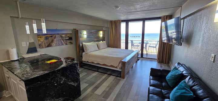 Breathtaking Beach Front Daytona - Daytona Beach, FL