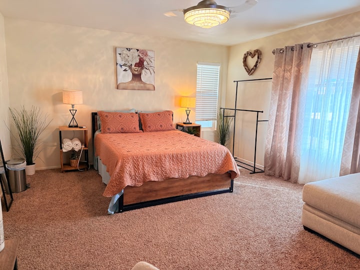 Luxury Suite With Private Bathroom Own Dinner Room - Lancaster, CA
