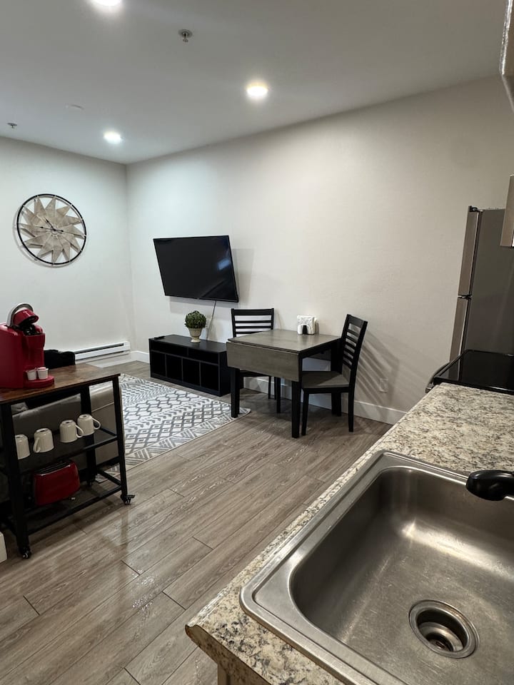 Furnished Secure 1 Bedroom Downtown Apartment - Great Falls, MT