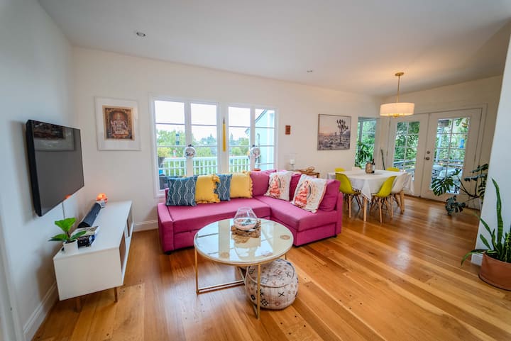 A Sparkling Cottage Nestled In The Trees - Oakland, CA