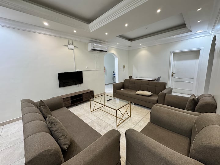 ٣ غرف نوم ،تبعد ٢ كيلو متر من الحرم ، نظيفه وواسعه - Madinah