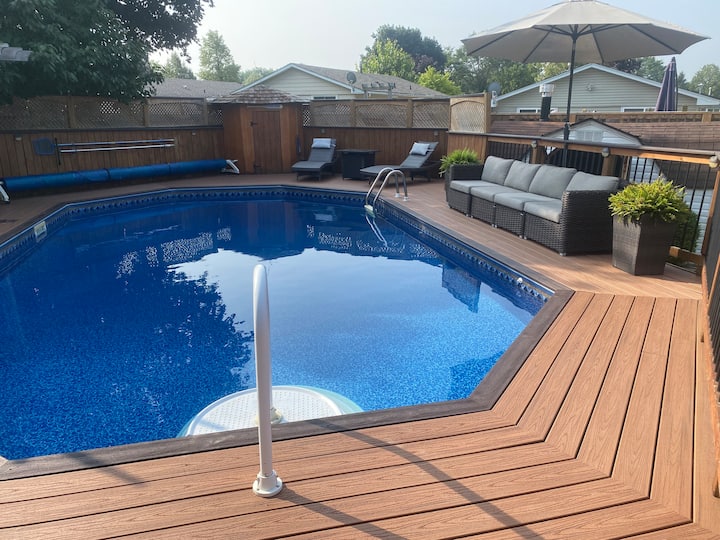 Spacious Three Bedroom Home With Pool And Hot Tub - London, Ontario