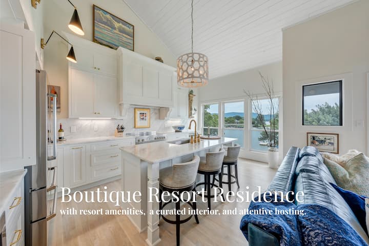 Lifestyle & Lake Mountain Sunrise Penthouse - Smith Mountain Lake, VA