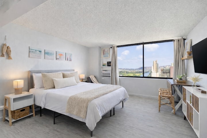 Waikiki Studio W/ Sweeping Ocean Views 27f A - Kāhala Beach, HI