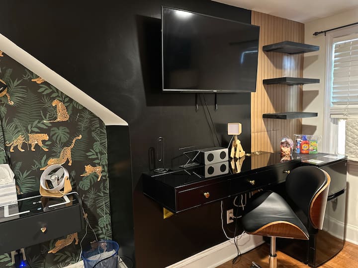 Rest A Wild Qn, Sofa, W&d, Clean & Cool, Rm#3 - Norfolk, VA
