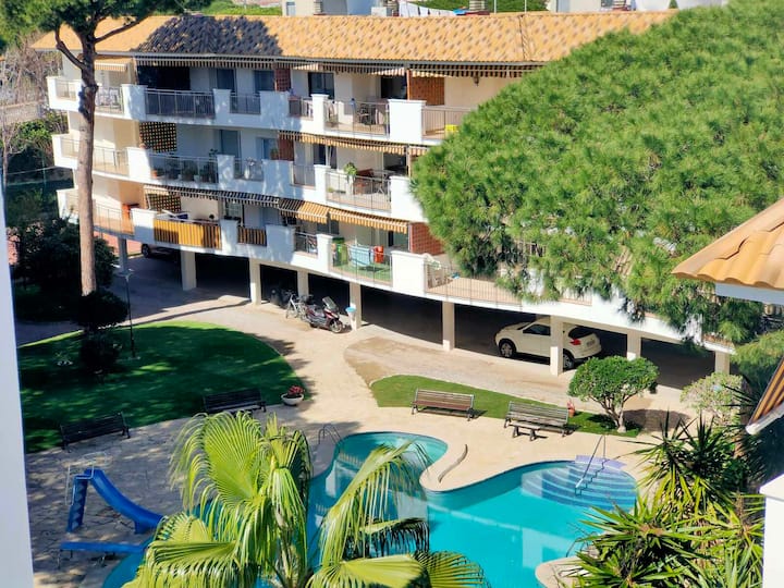 Soleado Apartamento En Complejo Residencial - Castelldefels