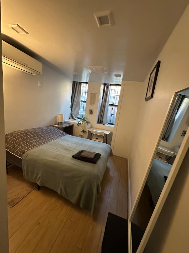 Double Room With Private Entrance And Bathroom - 布魯克林