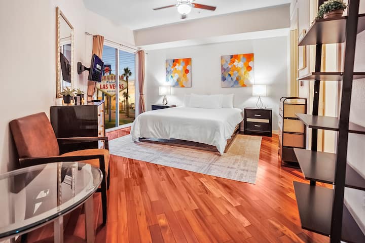 ★ Upscale Chic Condo ★ Off Las Vegas Blvd - RiSE Festival