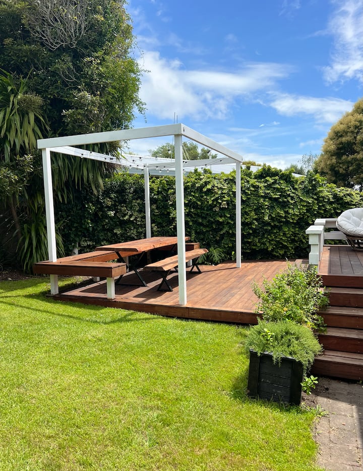 Gem Of A Coastal Oasis - Papamoa