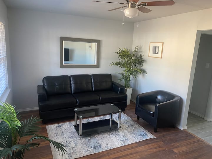 3 Bed 1.5 Bath, House (Duplex) 9 Miles To Downtown - Pleasant Grove - Dallas