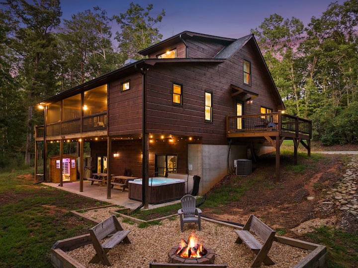 Cozy Blue Ridge Cabin | Hot Tub, Sauna & Games