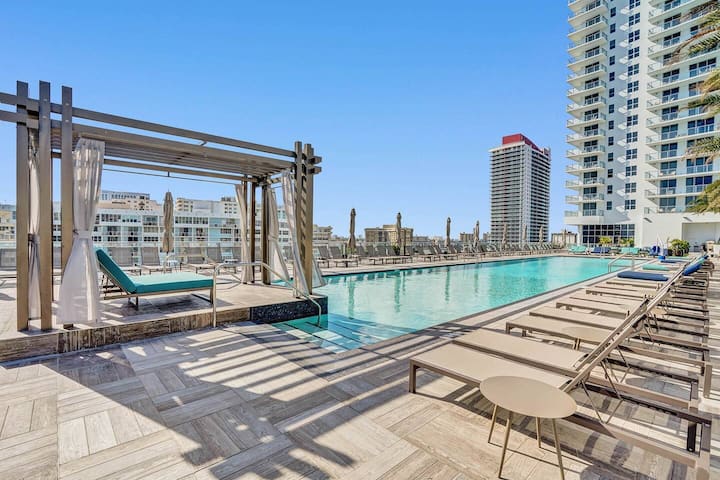 Great 2br Apt Near The Beach W/partial Ocean View - Hallandale Beach, FL