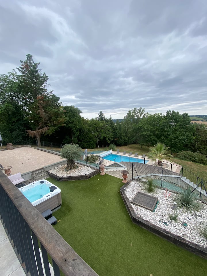 Villa 260 M² Avec Piscine Sur Terrain Clos 6000 M² - Cugnaux