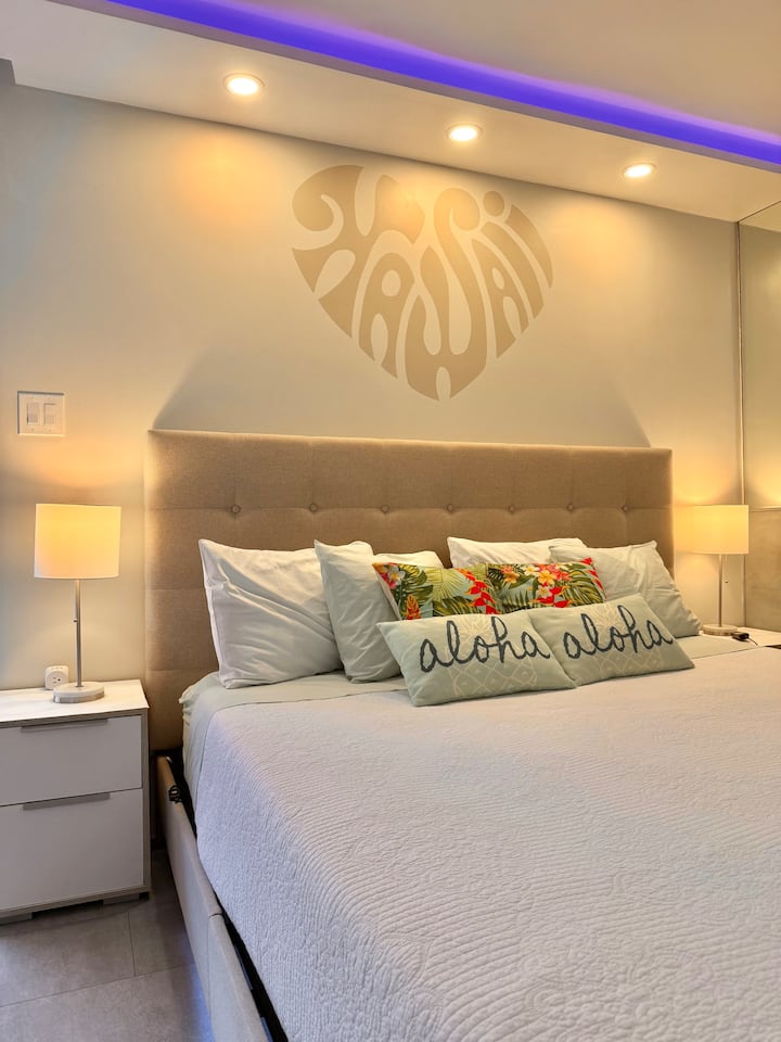 Free Parking Center Of Waikiki King Bed Near Beach - Honolulu