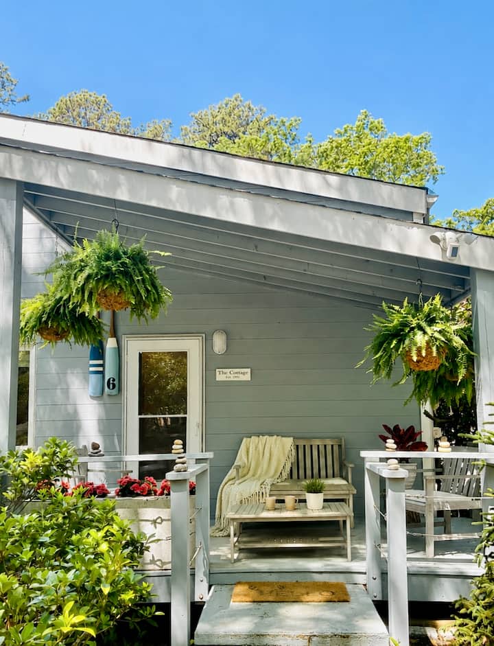 Private Hamptons Garden Retreat Near Beach - Hampton Bays, NY
