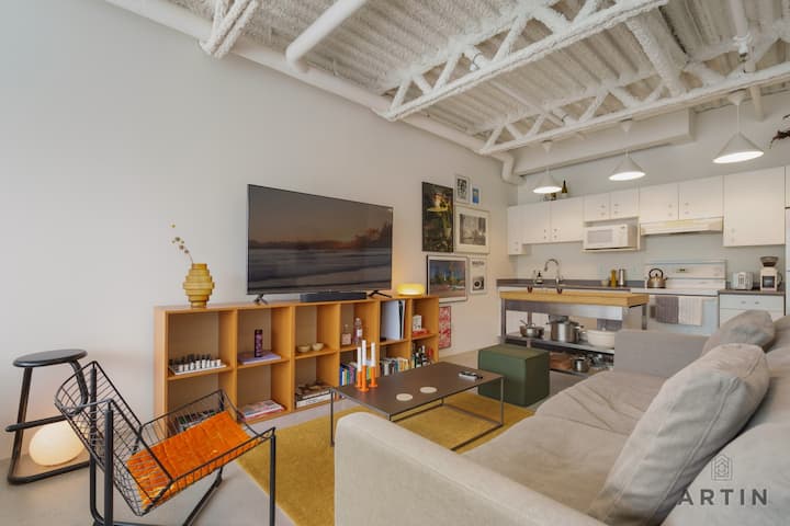 Modern & Stylish Flat Right Off Main St. - Vancouver