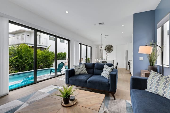Naples Pool Home | Beach, Golf & Pickleball - Naples, FL