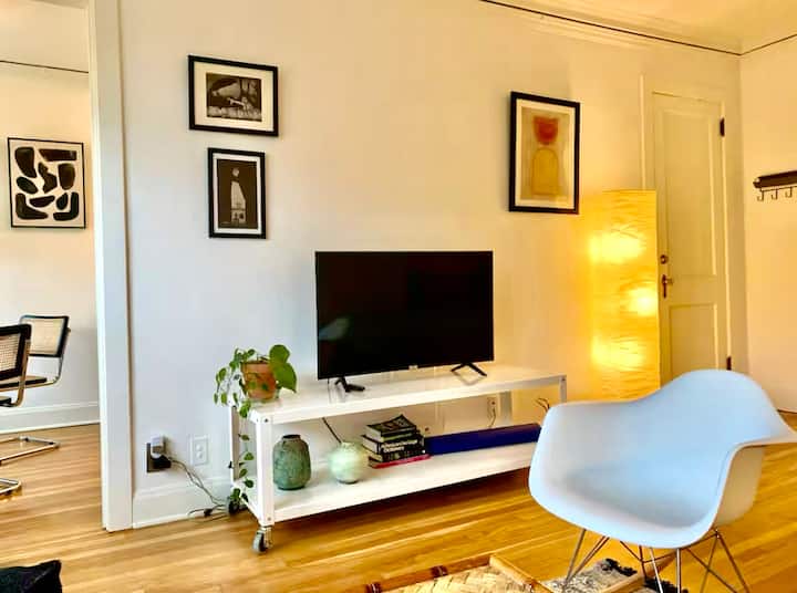 Charming Condo Nestled In Tree Lined Goose Hollow - Portland, OR