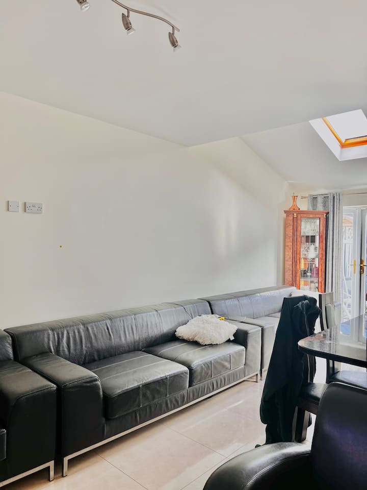 Top Floor Spacious Room With Own Bathroom - Portmarnock