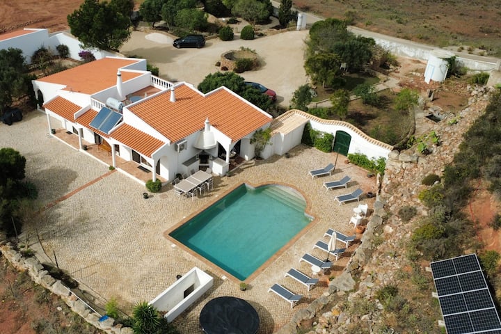 Spacious 3br Villa Near Beach W/ Pool & Garden A/c - Vila do Bispo