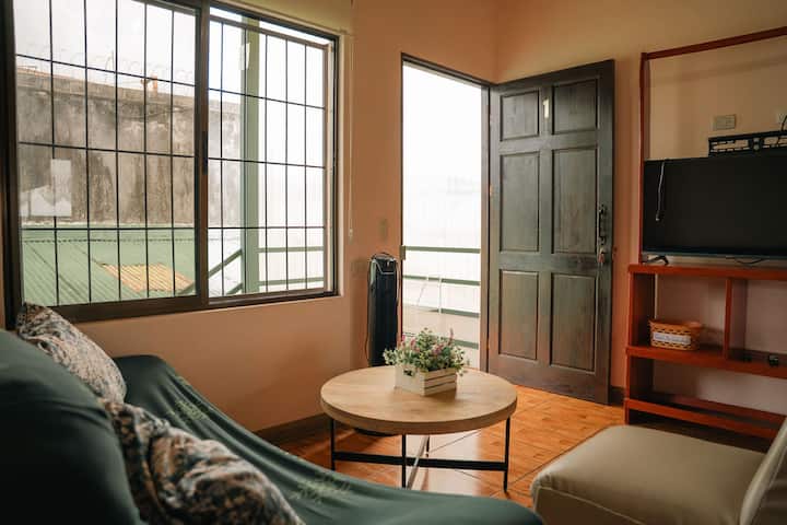5-minute Walk Downtown, Full Kitchen, Wifi, A/c - Costa Rica