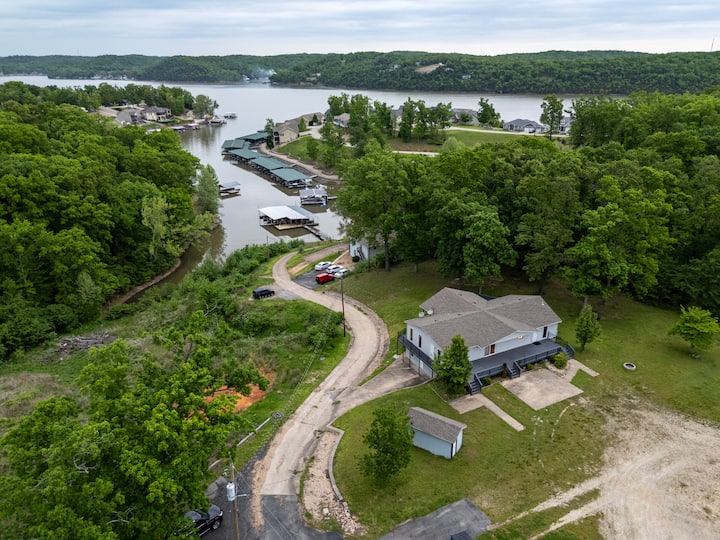 Lazy O Resort - 7 Bedroom 3 Bathroom House - Camdenton, MO