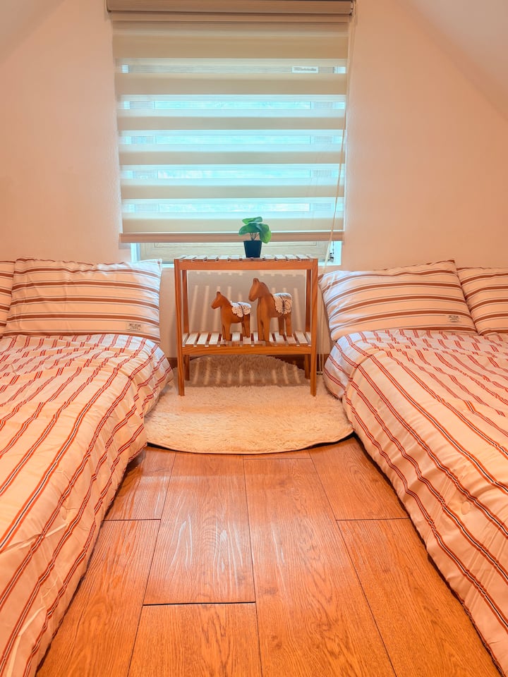 [포레스트M]2층다락_캠핑테이블_감성숙소_침대3개_최대4인_2박시 미니바제공 - Jeju-si