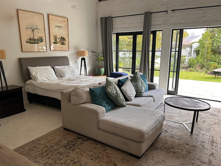 Bright Morningside Studio For Two - Somerset West