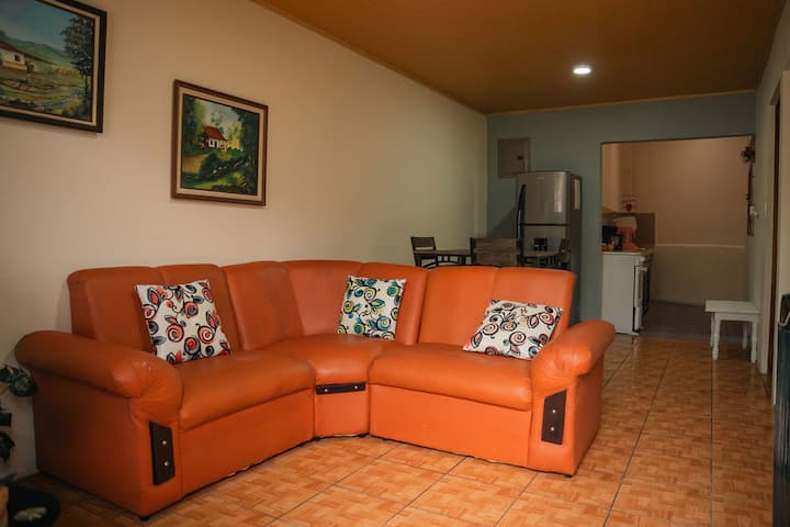 5-minute Walk Downtown, Full Kitchen, Wifi, A/c - La Fortuna